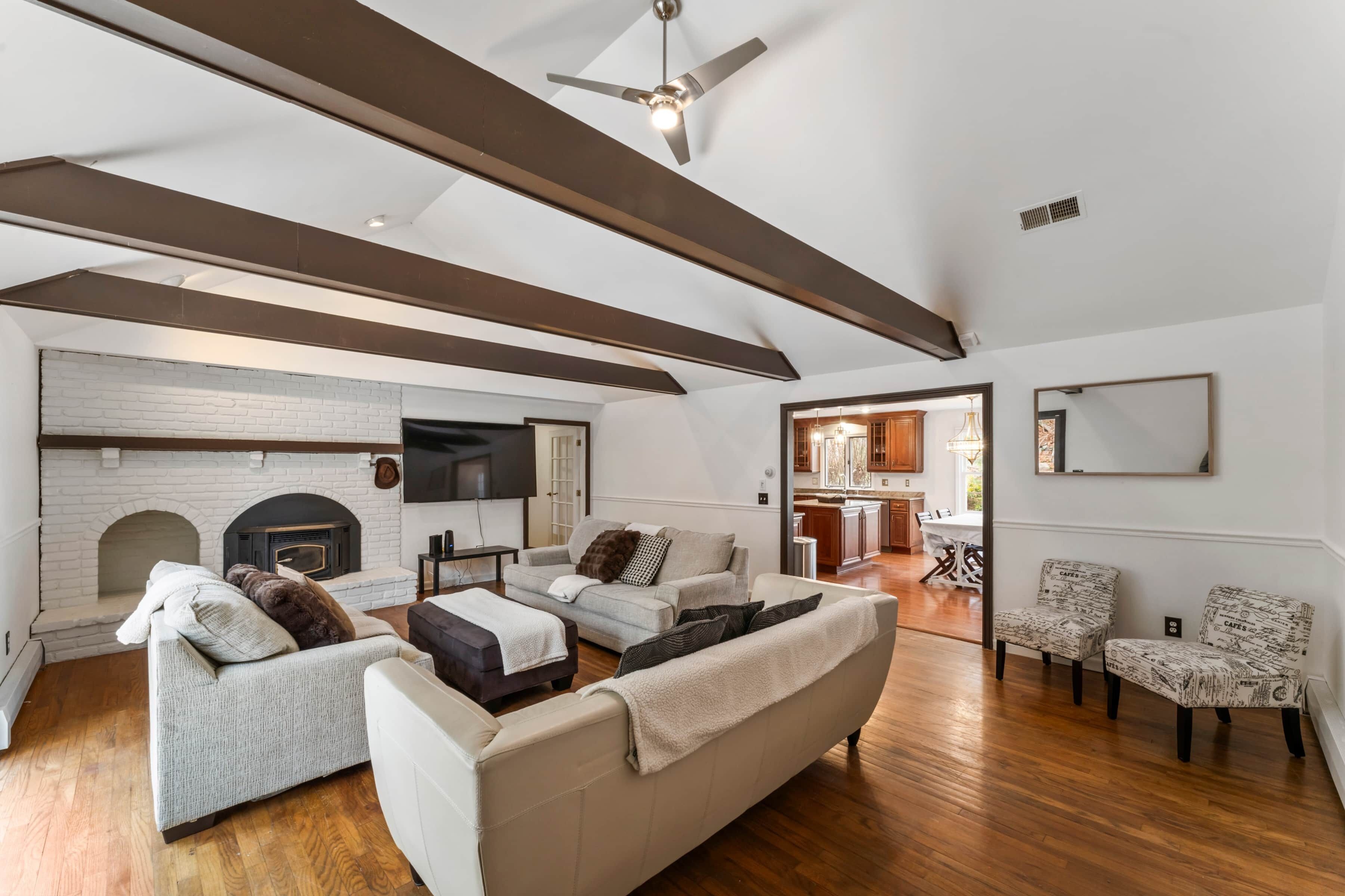 Lakeside/sleeps20/hottub/gameroom/2acres/fireplace - Danbury, CT