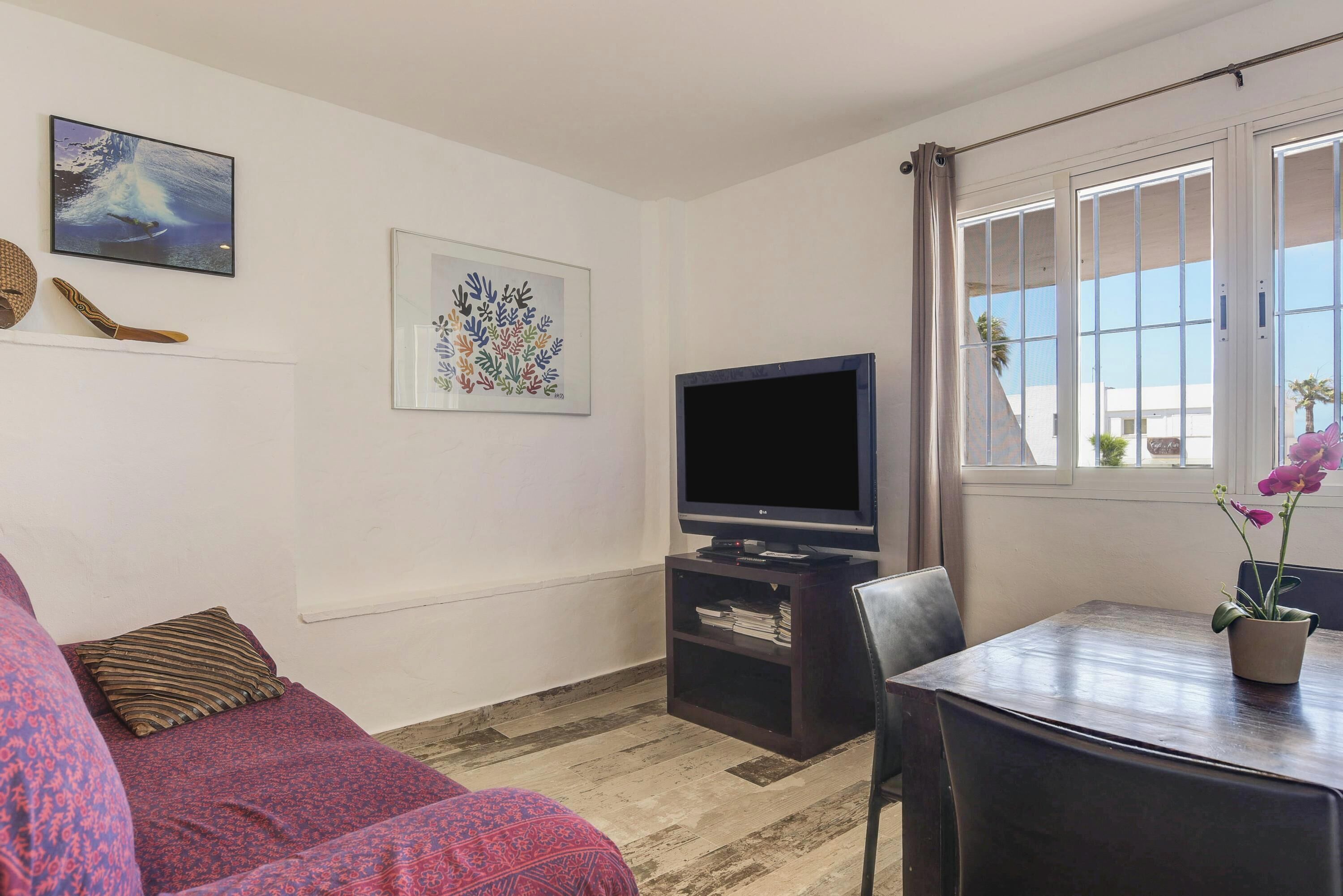 "Apartamento En La Playa Con Wifi" Cerca De La Playa Con Vistas Al Mar, Wi-fi Y Terraza. - Tarifa