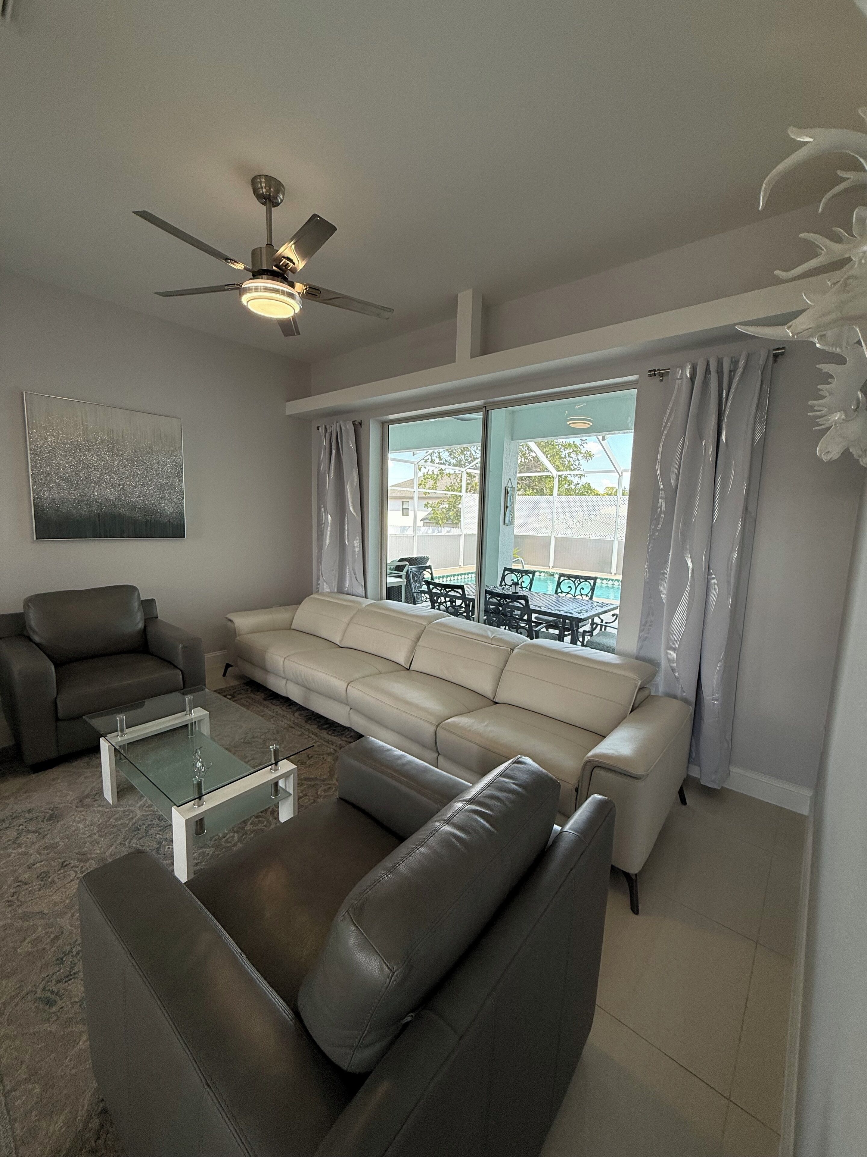 Villa Sunshine: Elegant & Modern 4br Pool House - Lehigh Acres, FL