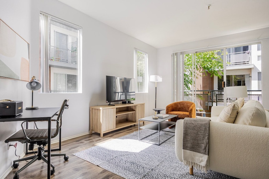 Blueground | Hollywood, Gym, Ac, Nr Runyon - Hollywood, CA