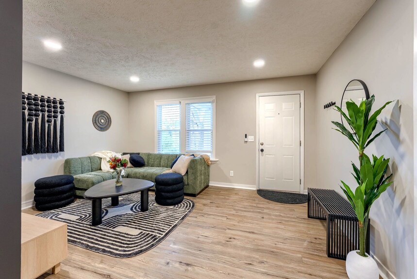 Dundee Delight 3br2ba Sleeps 9, Central Omaha, Heart Of Historical Neighborhood - Nebraska