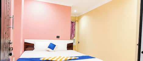 Quarto casal luxo, várias camas, ar-condicionado | Roupas de cama antialérgicas, escrivaninha