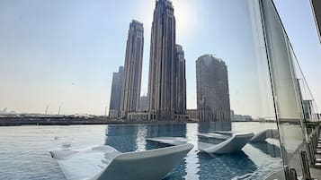 2 piscinas exteriores