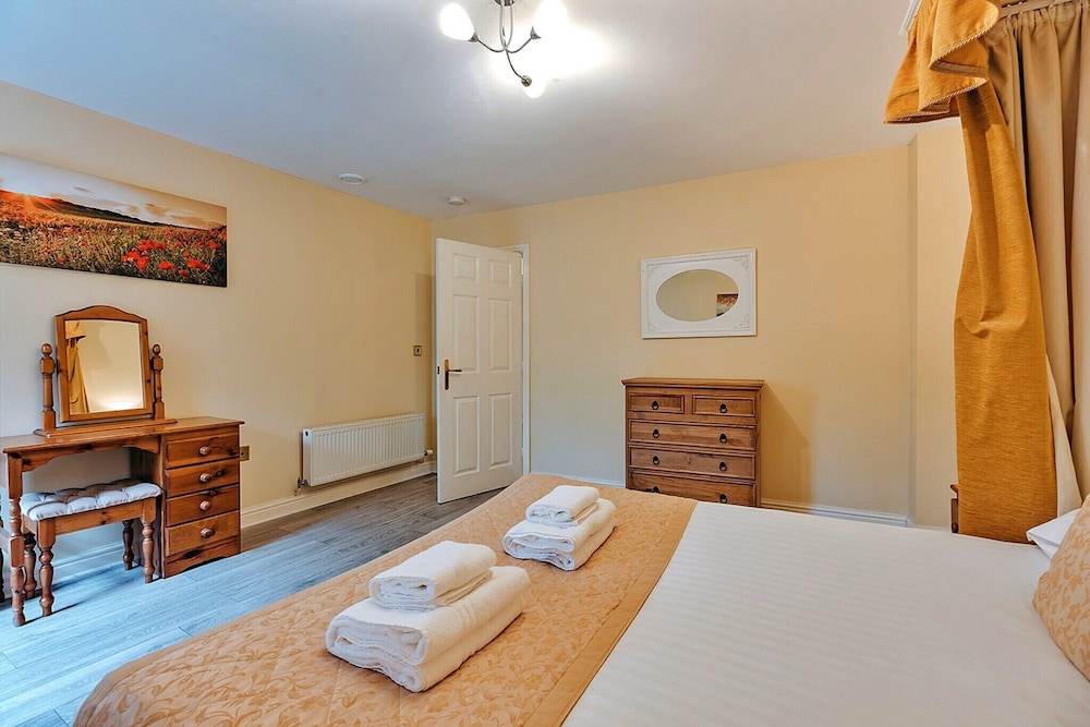 Cottage in Netley Hall with Scenic Trails - Condover | Vrbo
