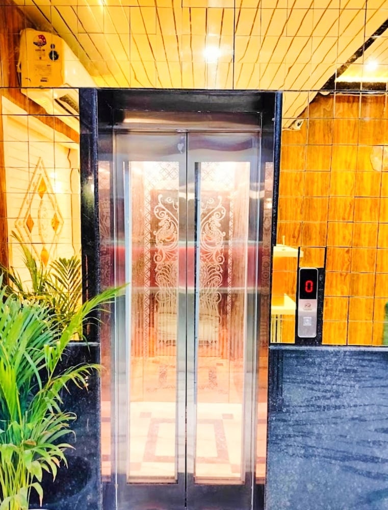 Hotel Vinayak Grand Varanasi - Waranasi