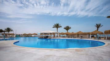 9 piscinas exteriores