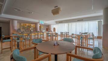 5 bares/lounges