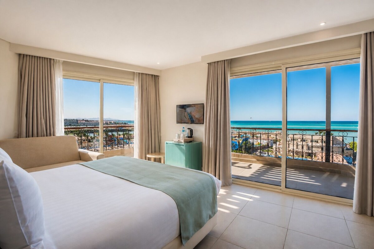 Quarto Deluxe, vista para o mar | Ferro/tábua de engomar, Wi-fi grátis 