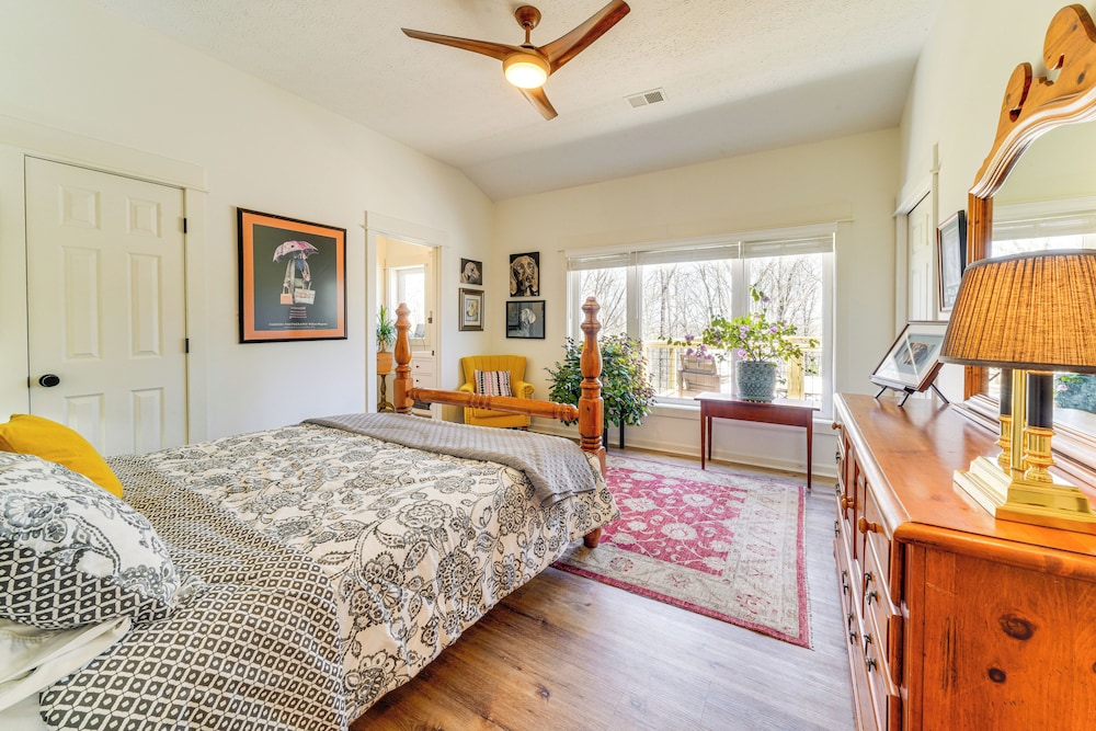 Hot Tub, Deck & Fire Pit: Chic Louisville Home! - Louisville, KY