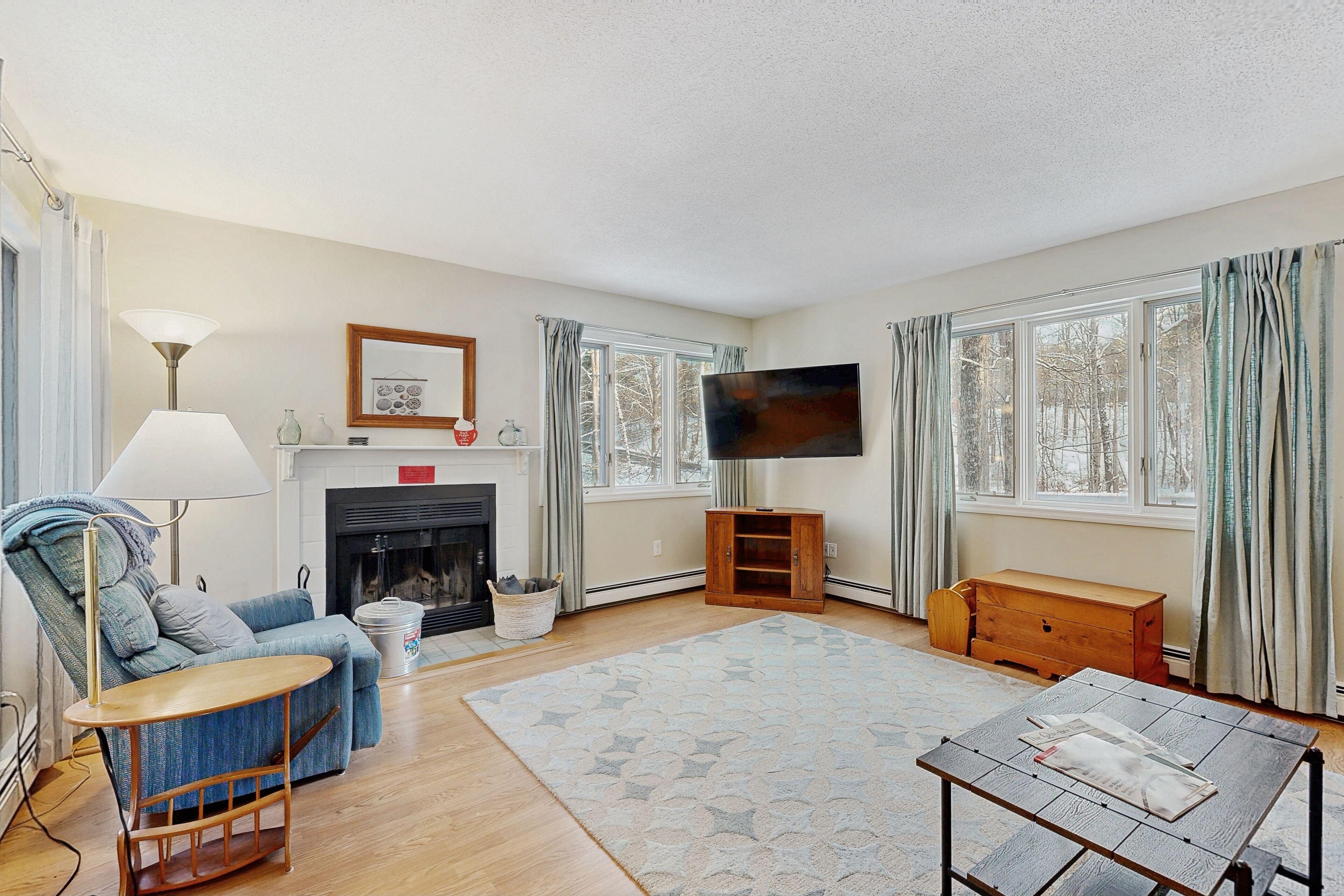 Spacious Condo With Mountain View, Fireplace, A/c, Walk To Lake Pinneo - Woodstock, VT