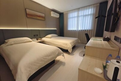 Hehuaju Hotel (Chuzhou Suning Plaza)