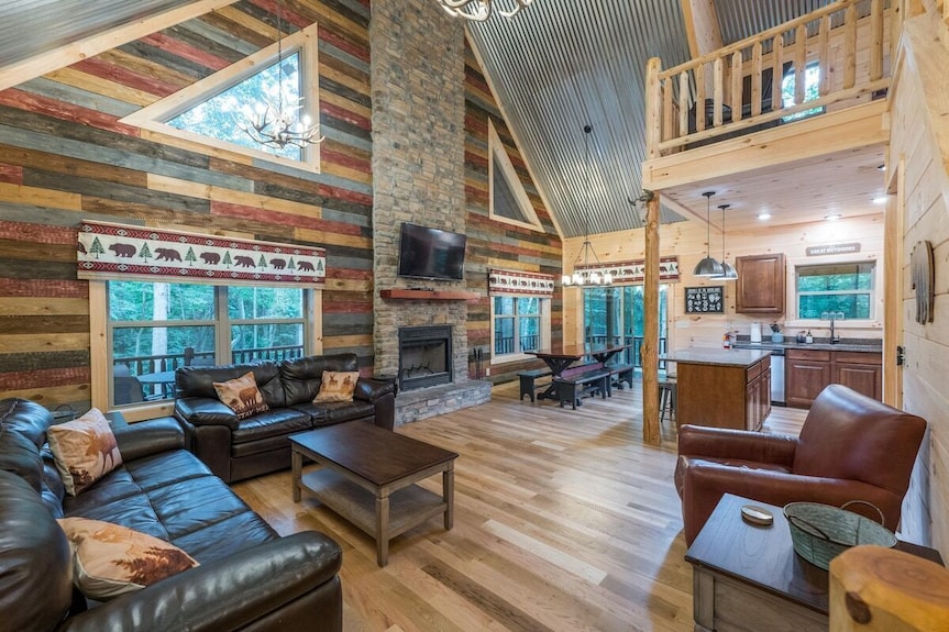 Bear Crossing | Hocking Hills, Sleeps 10, Pets - Ohio