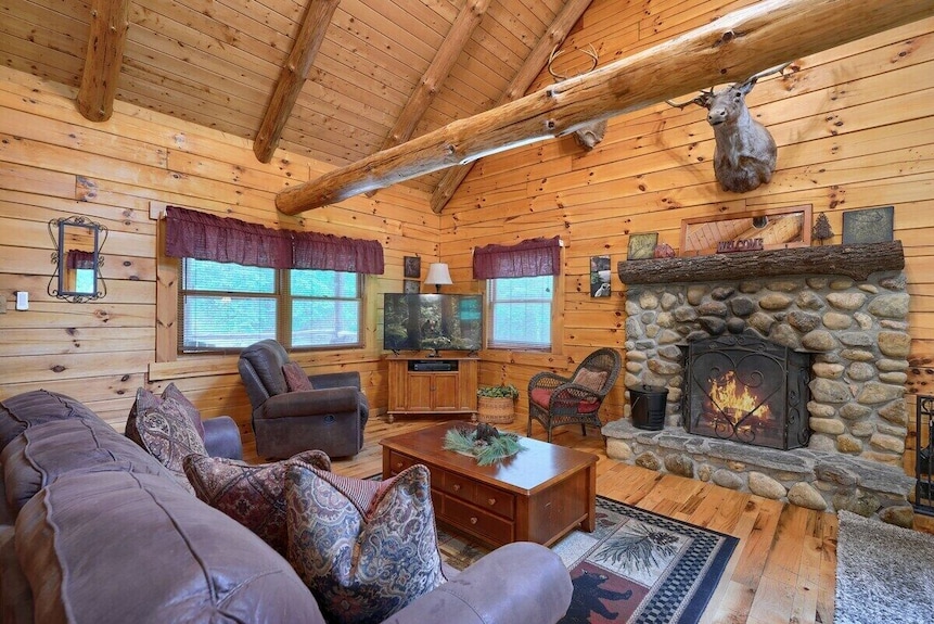 Hickory House | Hocking Hills, 30 Acres, Pets - Ohio (State)