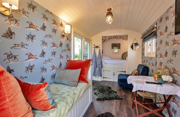Train Carriage In Shrawardine With Starry Nights - North Wales