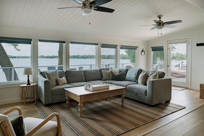 Alex Landing: Waterfront Getaway On Chain Of Lakes - Best Location & Views! - Alexandria, MN