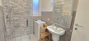 Apartamento, 2 quartos, para fumantes, varanda | Banheiro