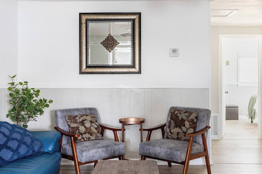 Seguin Farmhouse - 100% Fenced-in & Very Private, 3 Bedrm 2 Full Bath, Sleeps 8 - Seguin, TX