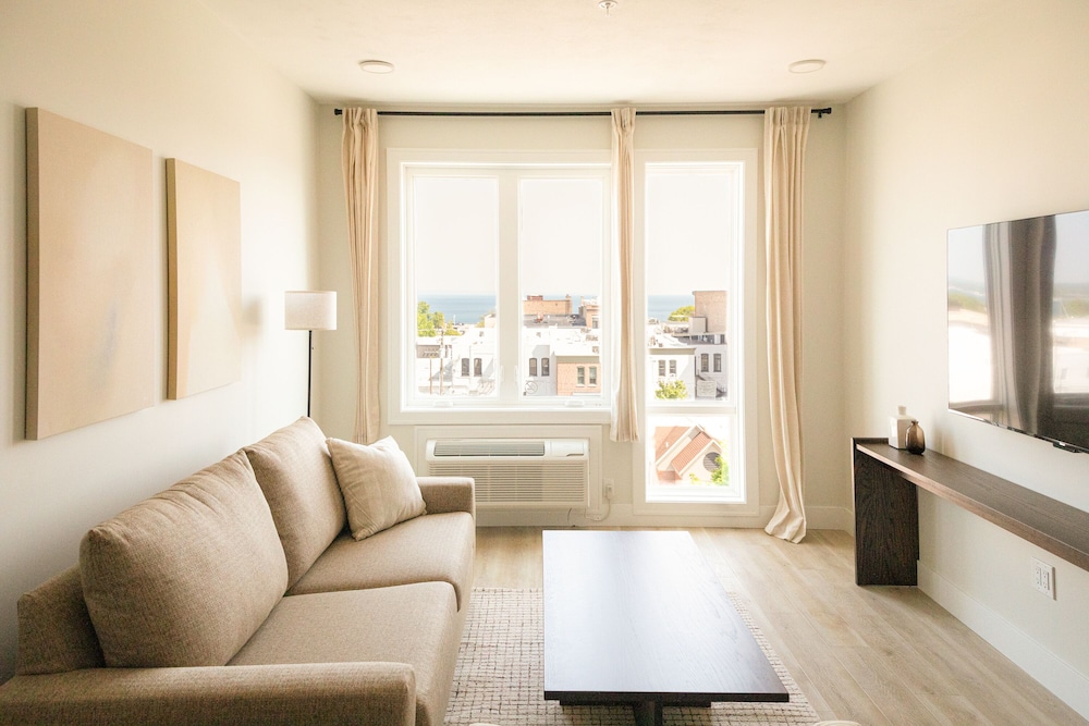 Boardwalk Suites & Residences By Kasa - Michigan