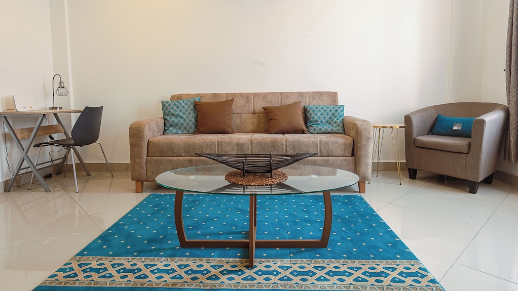 Modern 3-bedroom Townhome With A Pool, Ac And Wi-fi In Vibrant East Legon - Accra