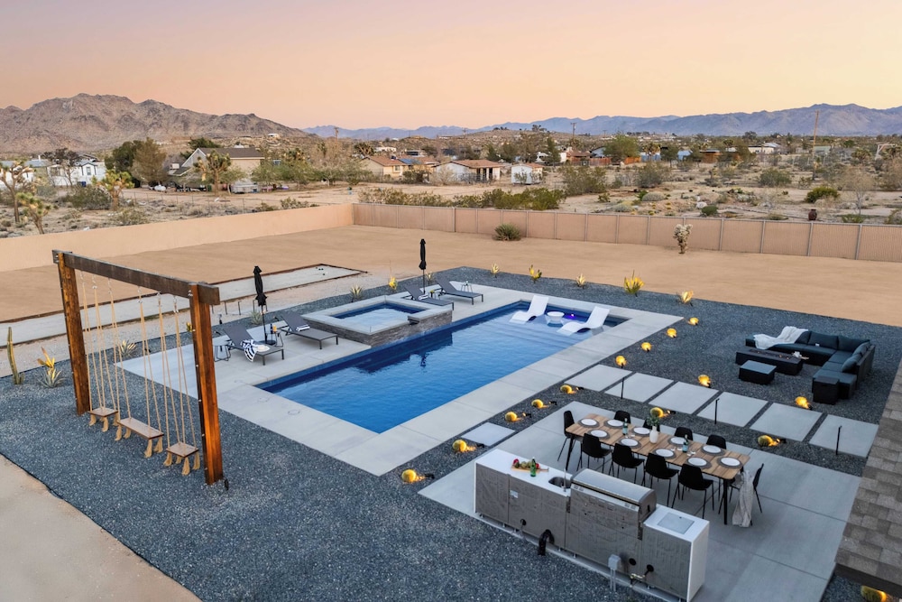 Sleek 4br Desert Home W/ Pool, Bbq, & Firepit Yucca Haven By Avantstay - Joshua Tree National Park
