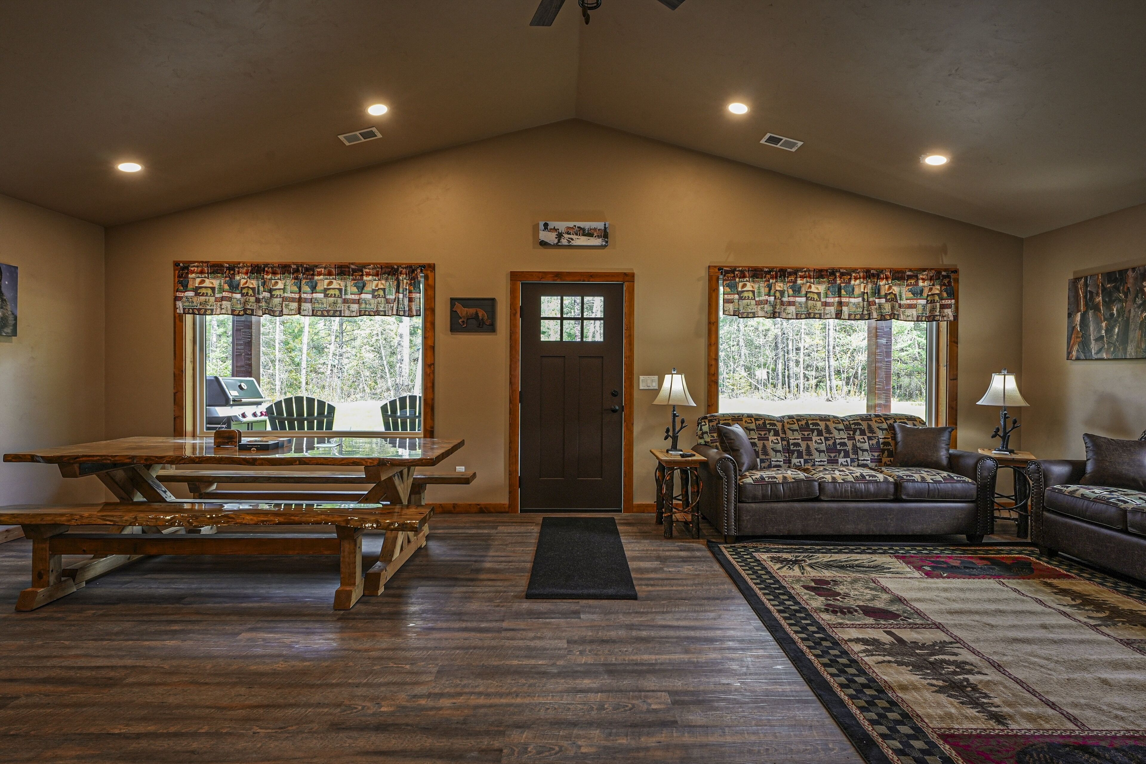 Modern Dog-friendly Cabin With Hot Tub, Gas Fireplace, Patio, Grill, & Washer/dr - Eagle River, WI