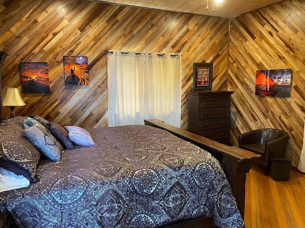 Magic Skies Hawaiian Kingdom Hula Room Reviews, Deals & Photos 2026 - Vrbo