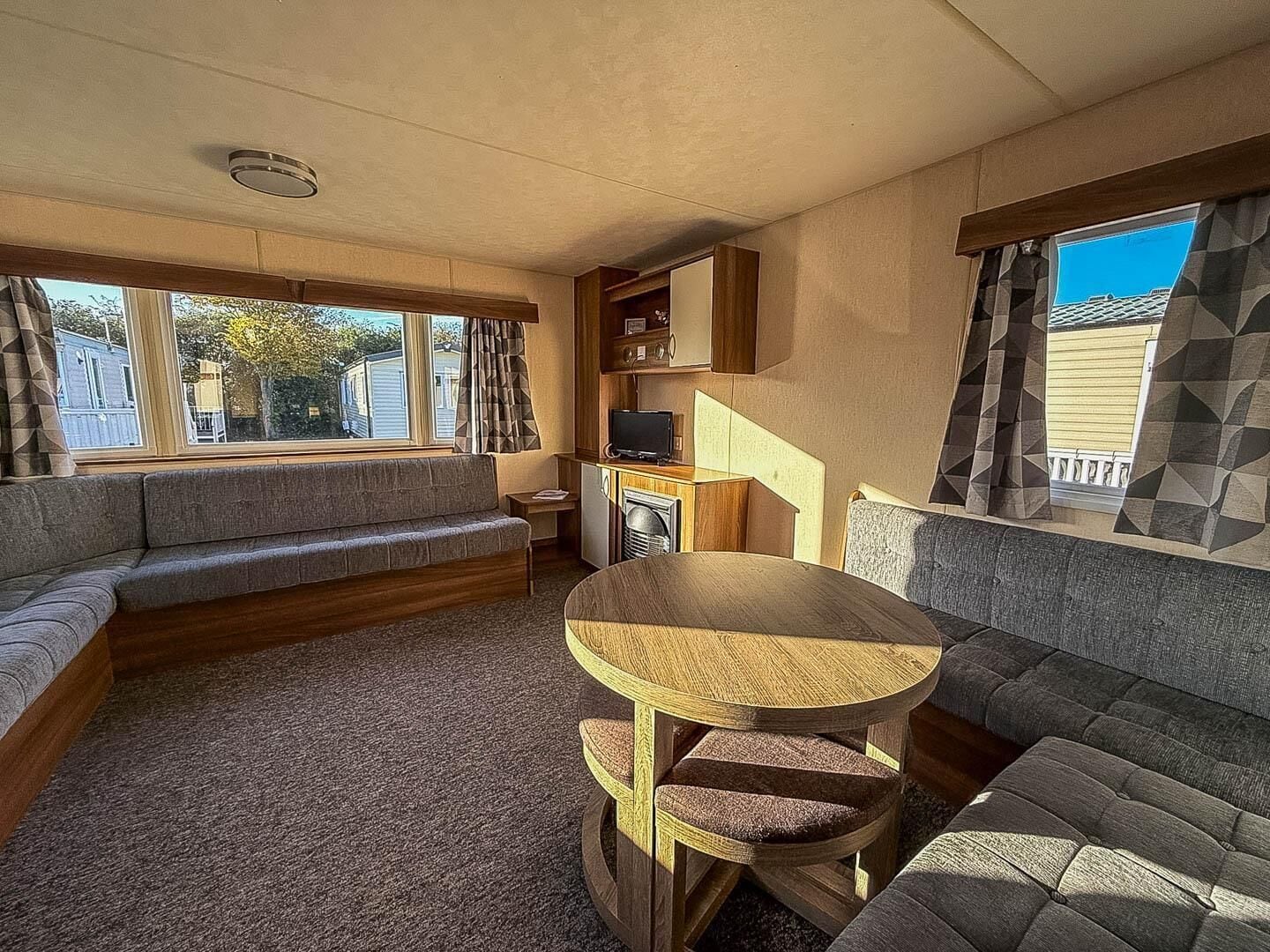 Lovely Caravan For Hire At Manor Park In Hunstanton Ref 23053b - Norfolk