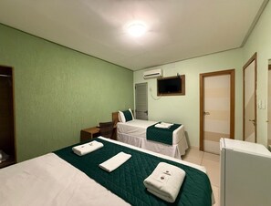 Quarto Triplo Standard | Wi-fi grátis, roupa de cama fornecida 
