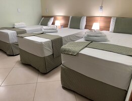 Quarto triplo econômico | Wi-Fi de cortesia, roupa de cama