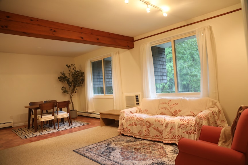 Retreat On 4.83 Acresfenced Dog Yard & Peaceful Family Escape W/pool & Wifi - 킹스턴