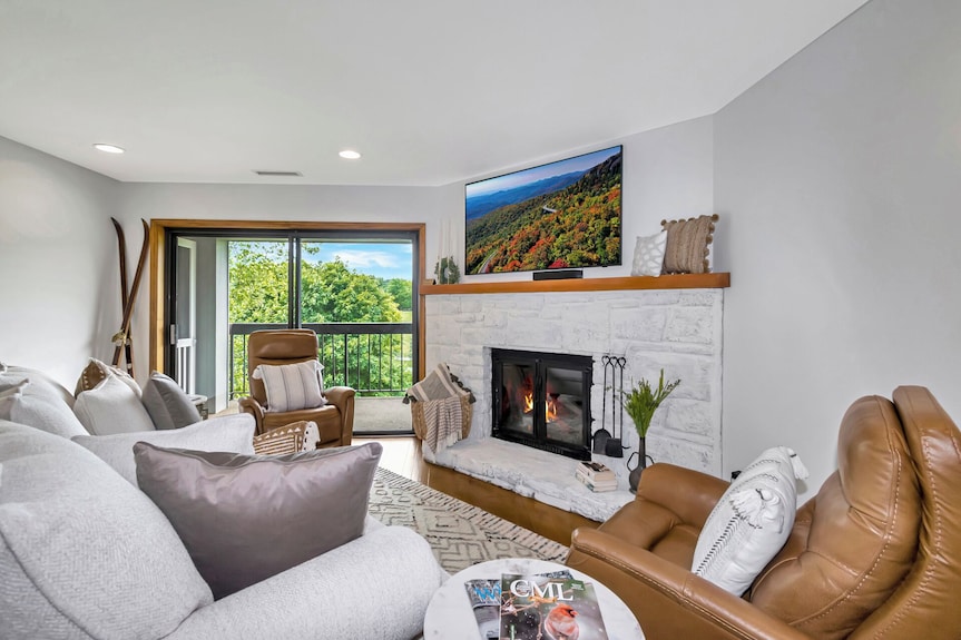 Cardinal 303 | Fireplace, Restaurant, Pool, Spa - Blowing Rock, NC