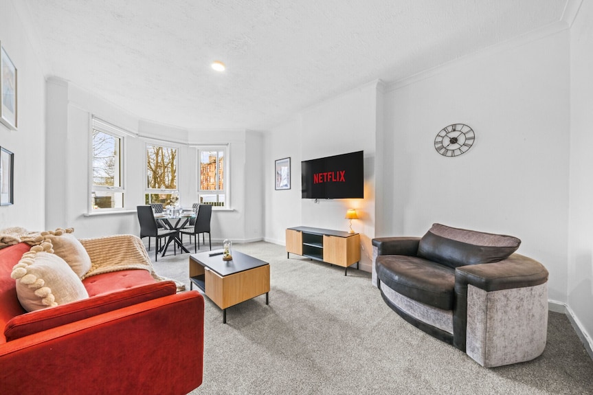 Cosy And Bright 3-bedroom Flat - Glasgow