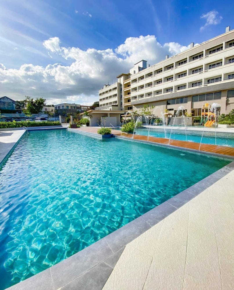 Vermillion Hotel - Iloilo City