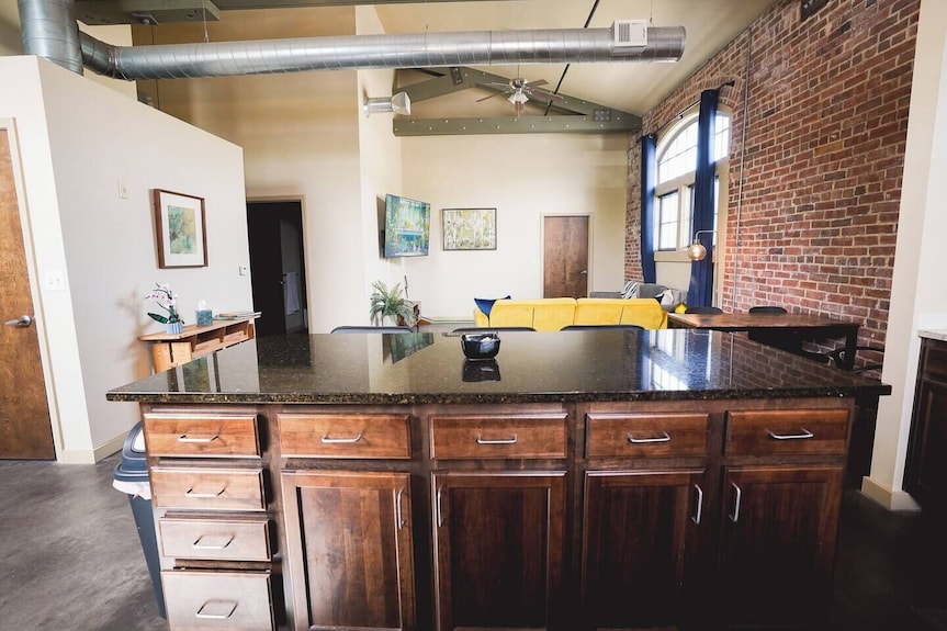 Industrial Escape 2bd 2bath - 勞倫斯郡