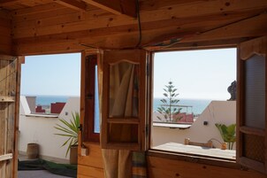 Quarto triplo tradicional, vista para a praia | Cofres nos quartos, cortinas blackout, ferros/tábuas de passar roupa