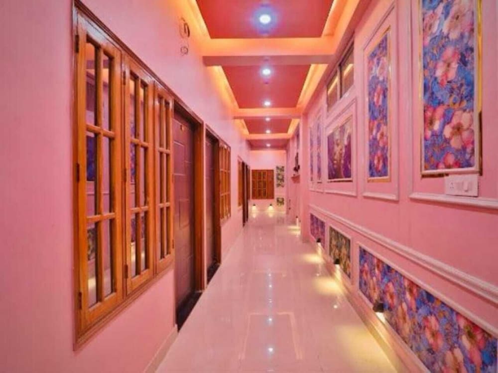 Hotel Airport Suites - Lucknow