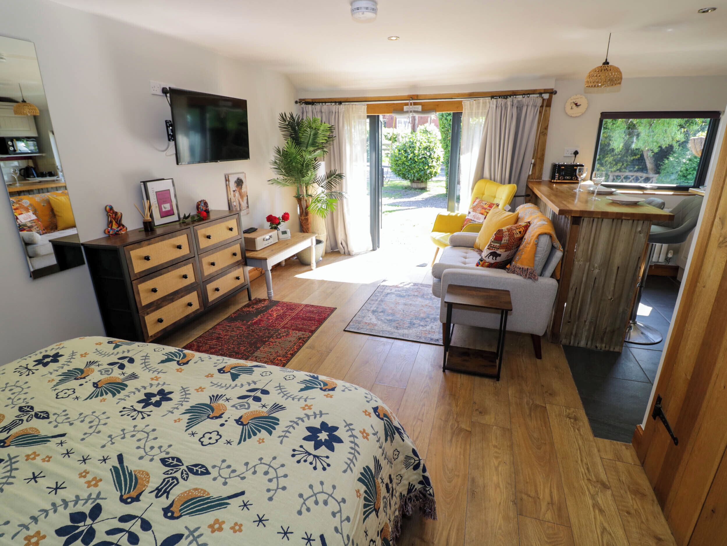 1 quarto, individualmente decorados, individualmente mobiliados