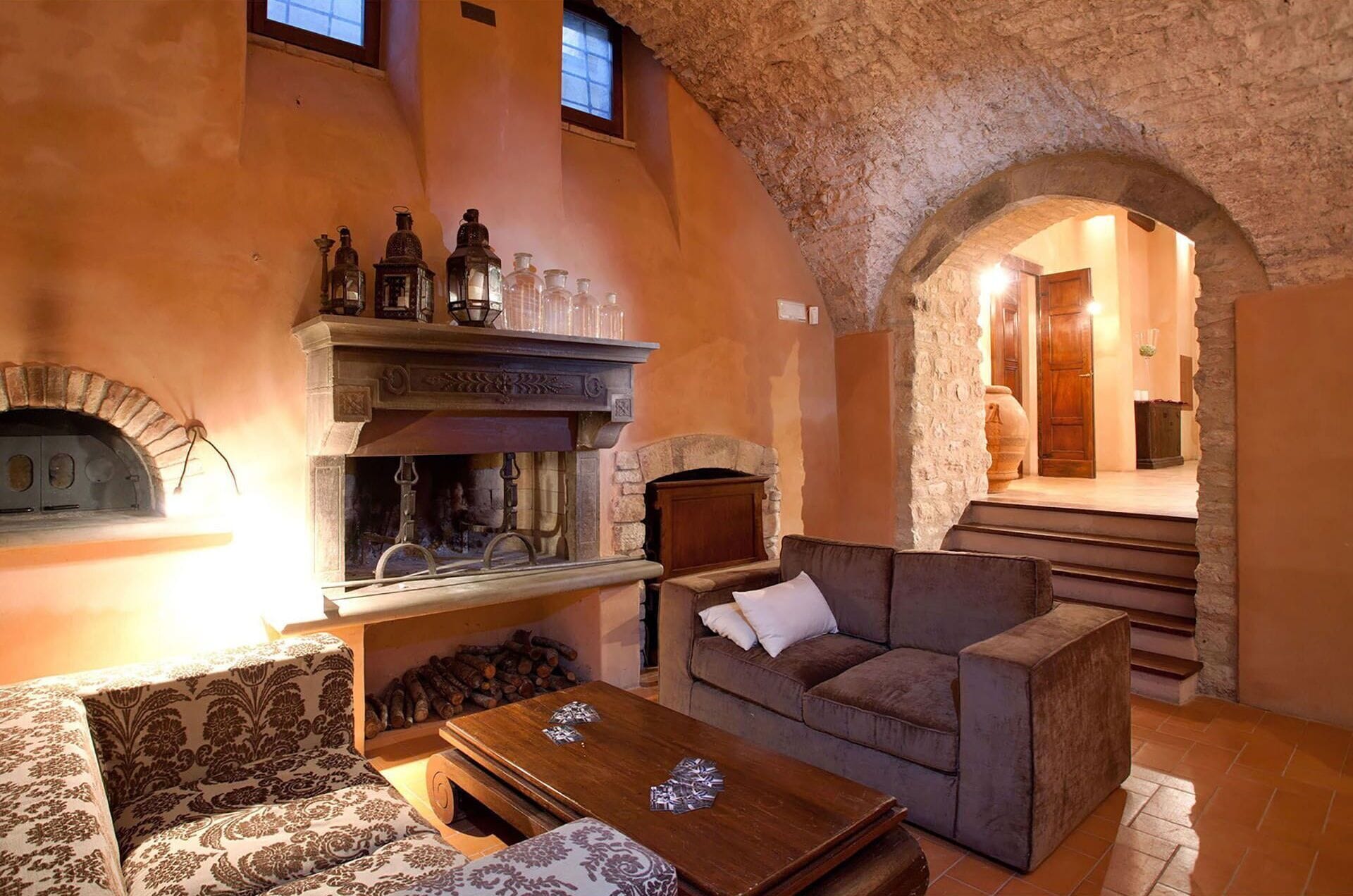 Villa In Gubbio Mit 10 Schlafzimmern 20 Schlafplätzen - Gubbio