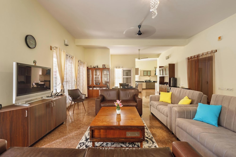 Cedar Wood Villa By Redolive - Bangalore