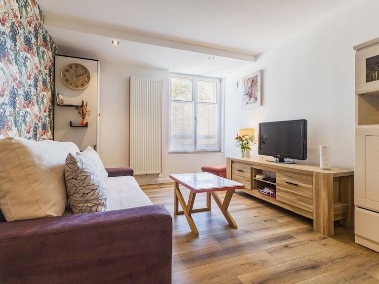 Unique Apartment With Wifi In Central Clisson - 끌리쏭