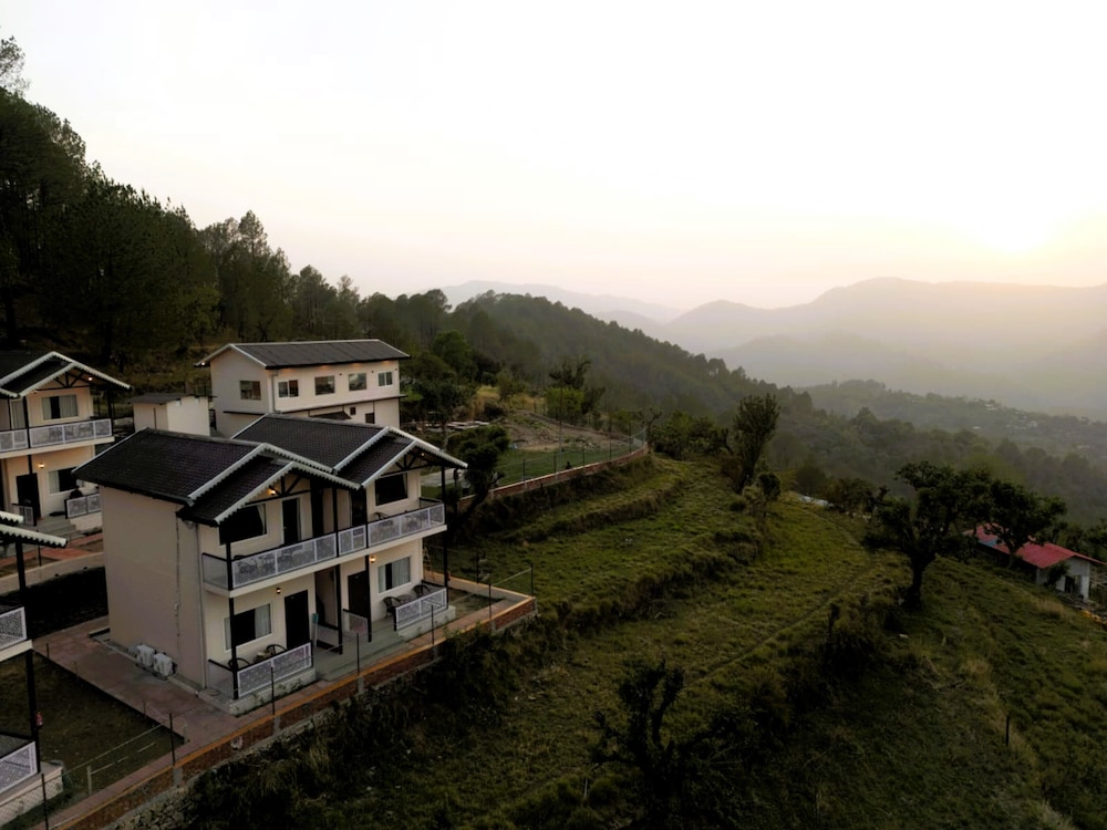 Hilltop Haven Hotel And Resort - Jim Corbett National Park