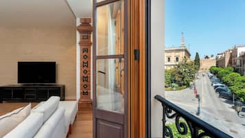 Apartamento (2 Bedrooms) | Vista para a rua