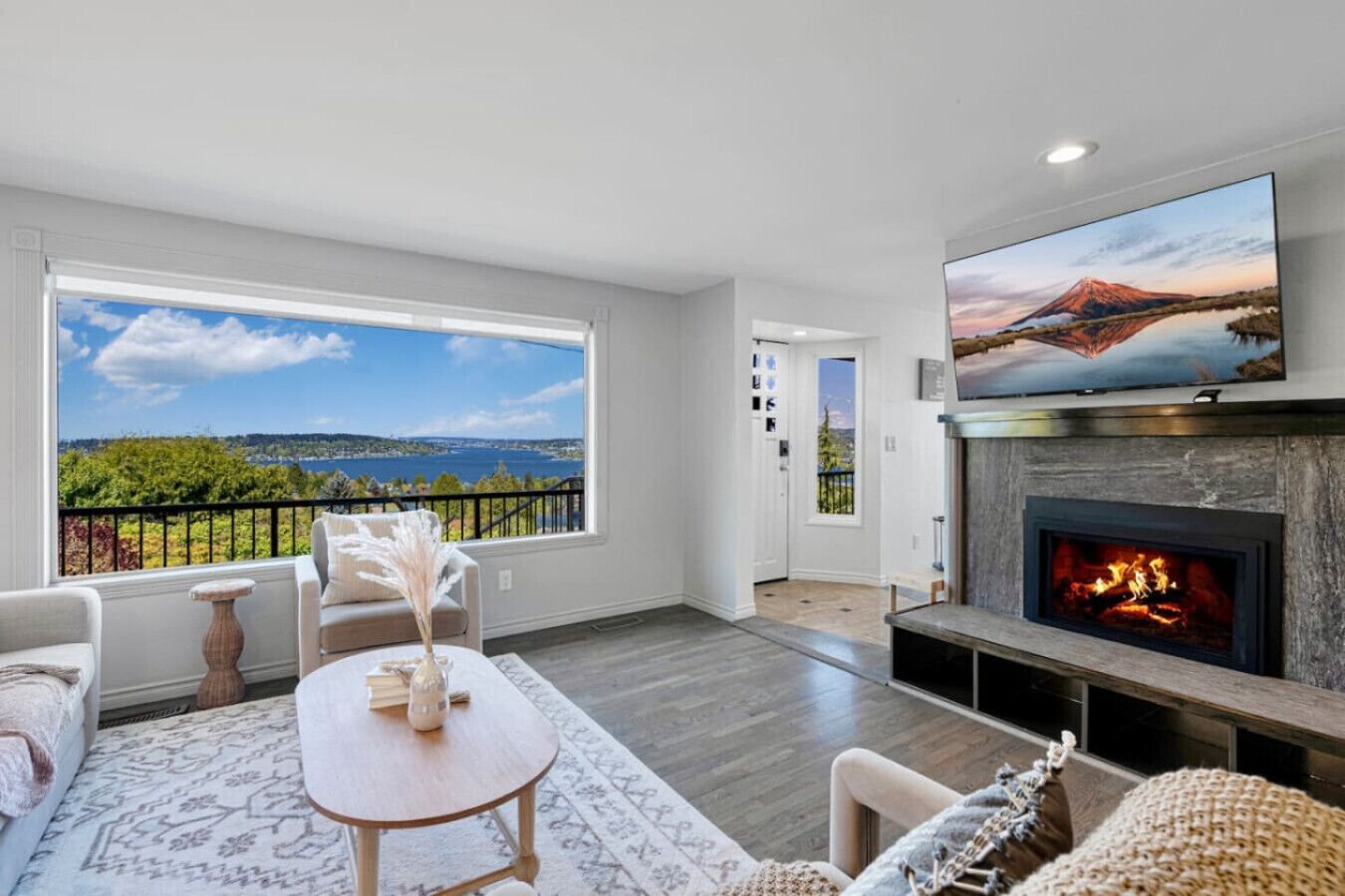 Entire 5b2b Home | Serene Lake Views & Hot Tub - 肯特