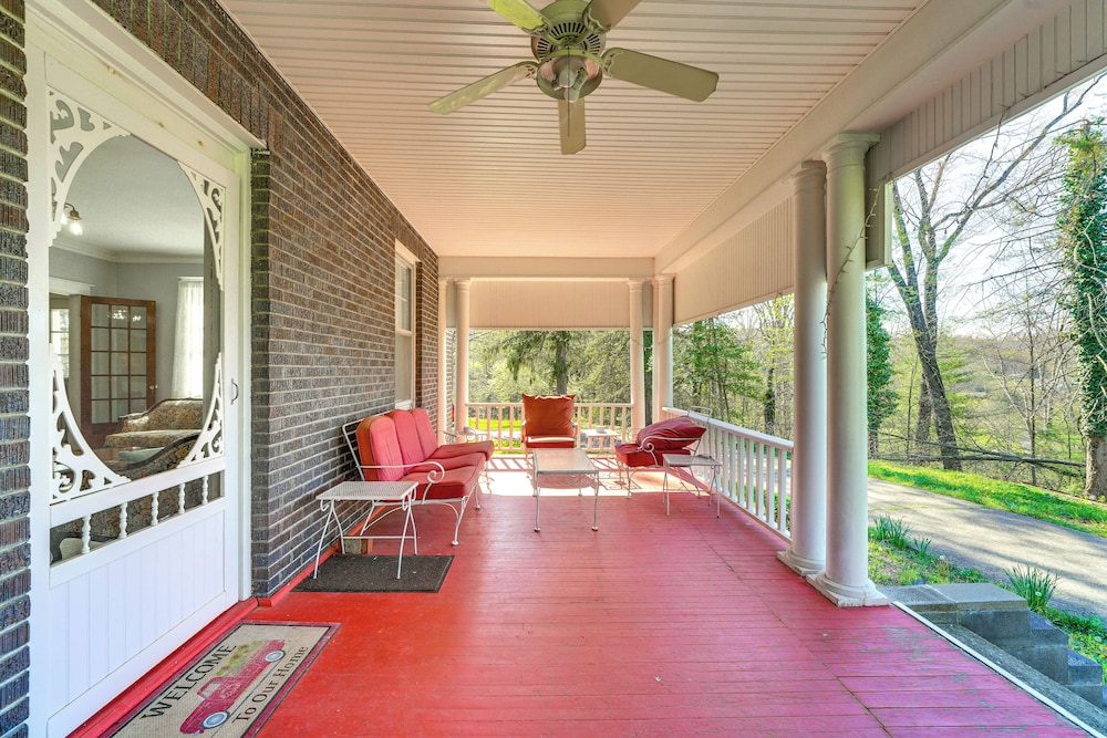 9 Mi To New River Gorge: Spacious Retreat W/ Porch - Hilltop, WV