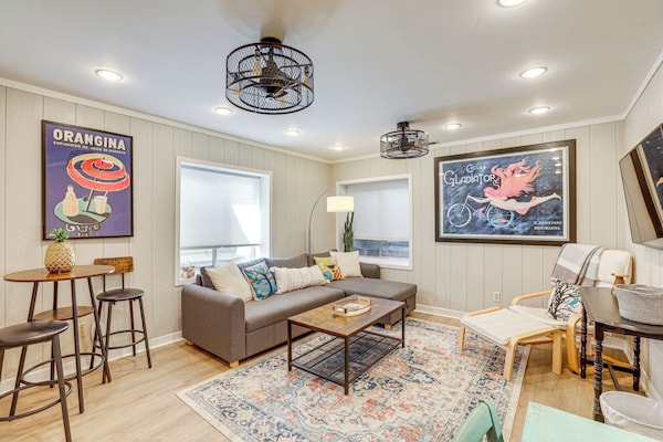 'Southern Comfort At The Blue Door' In Sloan Lake - Carousel, Denver