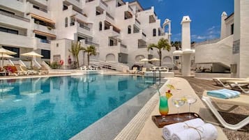 Apartamento, 2 quartos, fumadores, varanda | Piscina | Piscina exterior