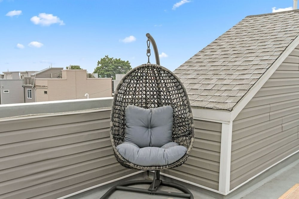 Luxury Roofdeck Retreat 4-bdrm Near Penn Chop - Philadelphia, PA