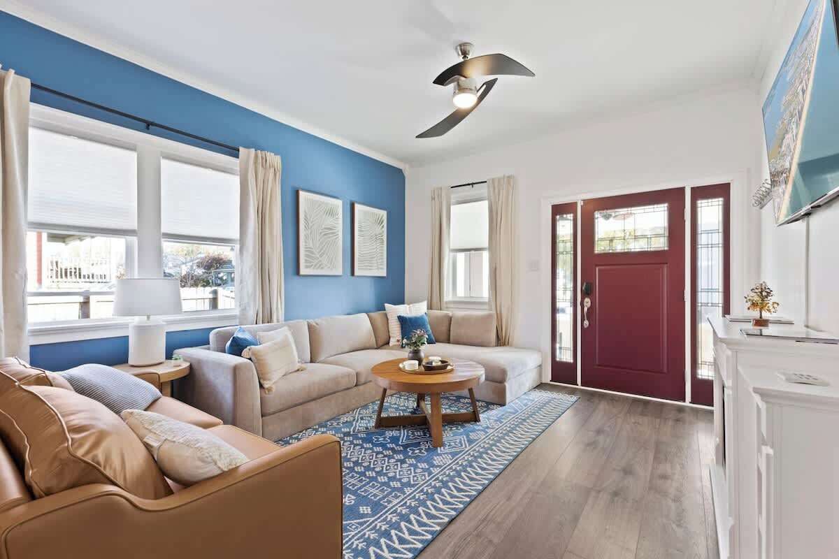 Downtown Indy  Walk To Stadiums  4br/3ba  Hot Tub  Game Room  Sleeps 13 - Indianápolis