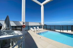 Apartamento | Piscina | Piscina exterior, guarda-sóis, espreguiçadeiras 