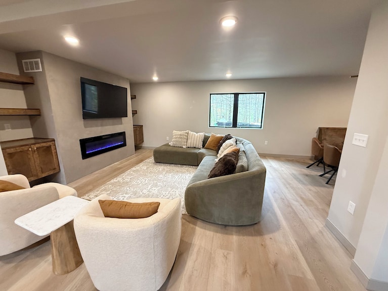 Completely Renovated 6 Bedroom/6.5 Bathroom With Indoor Pool, Hot Tub & Sauna - レッド・ウィング, MN